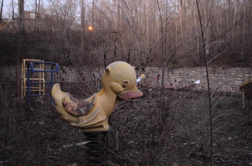 23 Creepy Pictures of Abandoned Playgrounds