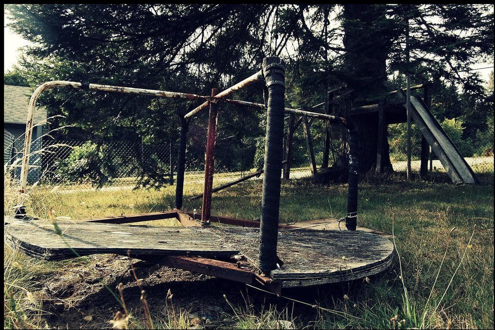 23 Creepy Pictures of Abandoned Playgrounds