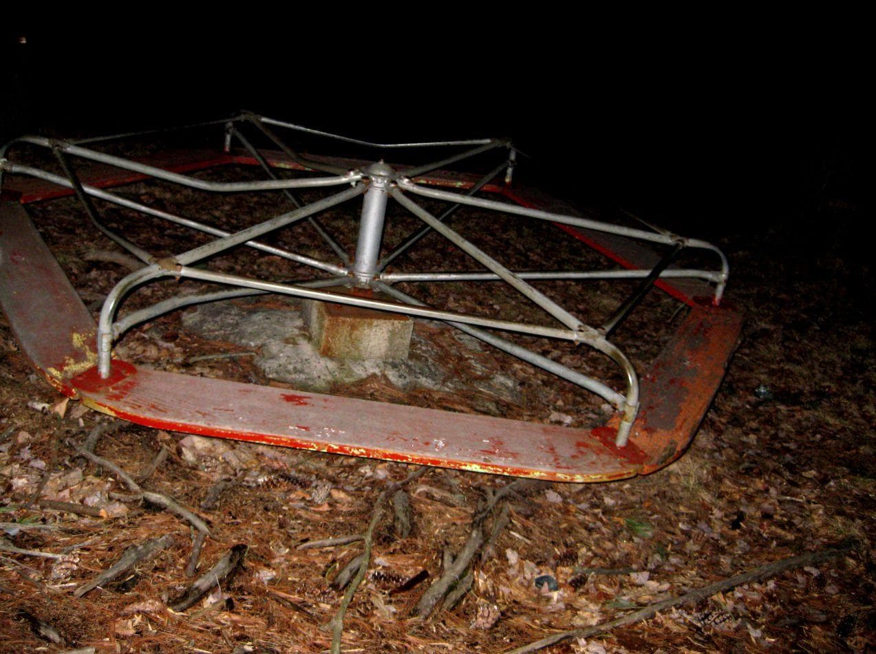 23 Creepy Pictures of Abandoned Playgrounds