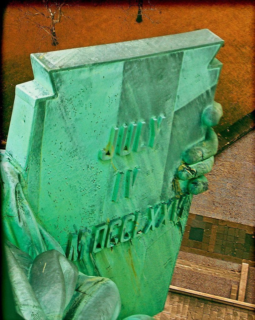 15 Statue of Liberty Symbols and Codes, Explained