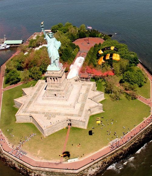 15 Statue of Liberty Symbols and Codes, Explained