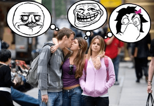 25 Funny Third Wheel Photos of People Who Are Forever Alone