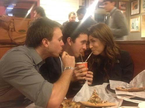 25 Funny Third Wheel Photos of People Who Are Forever Alone
