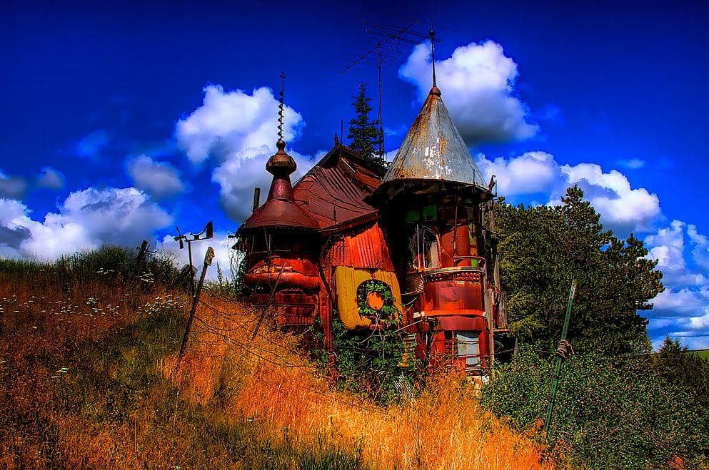 11 Absurdly Crazy Buildings Made from Trash and Recycled Materials