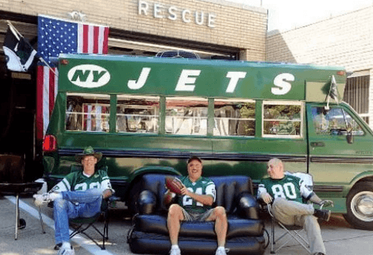 25 Perfect Examples of Tailgating Done Right