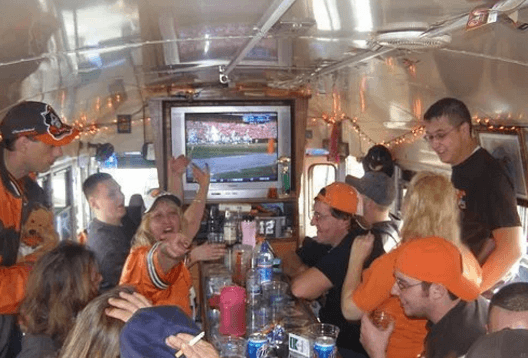25 Perfect Examples of Tailgating Done Right
