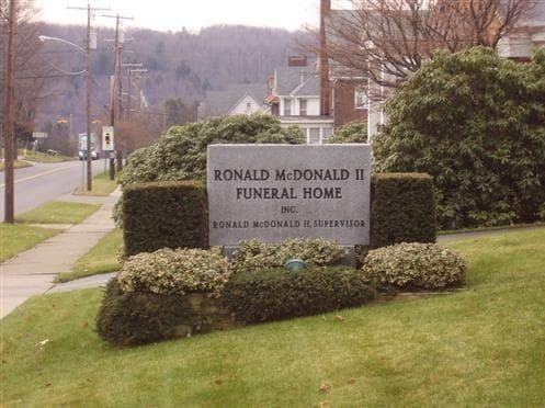 22 Morbidly Funny Funeral Home Signs