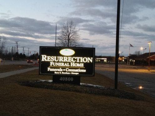 22 Morbidly Funny Funeral Home Signs