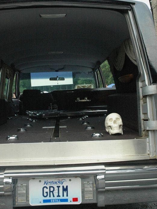 26 Funny Hearse License Plates That Are a Little Too Dark