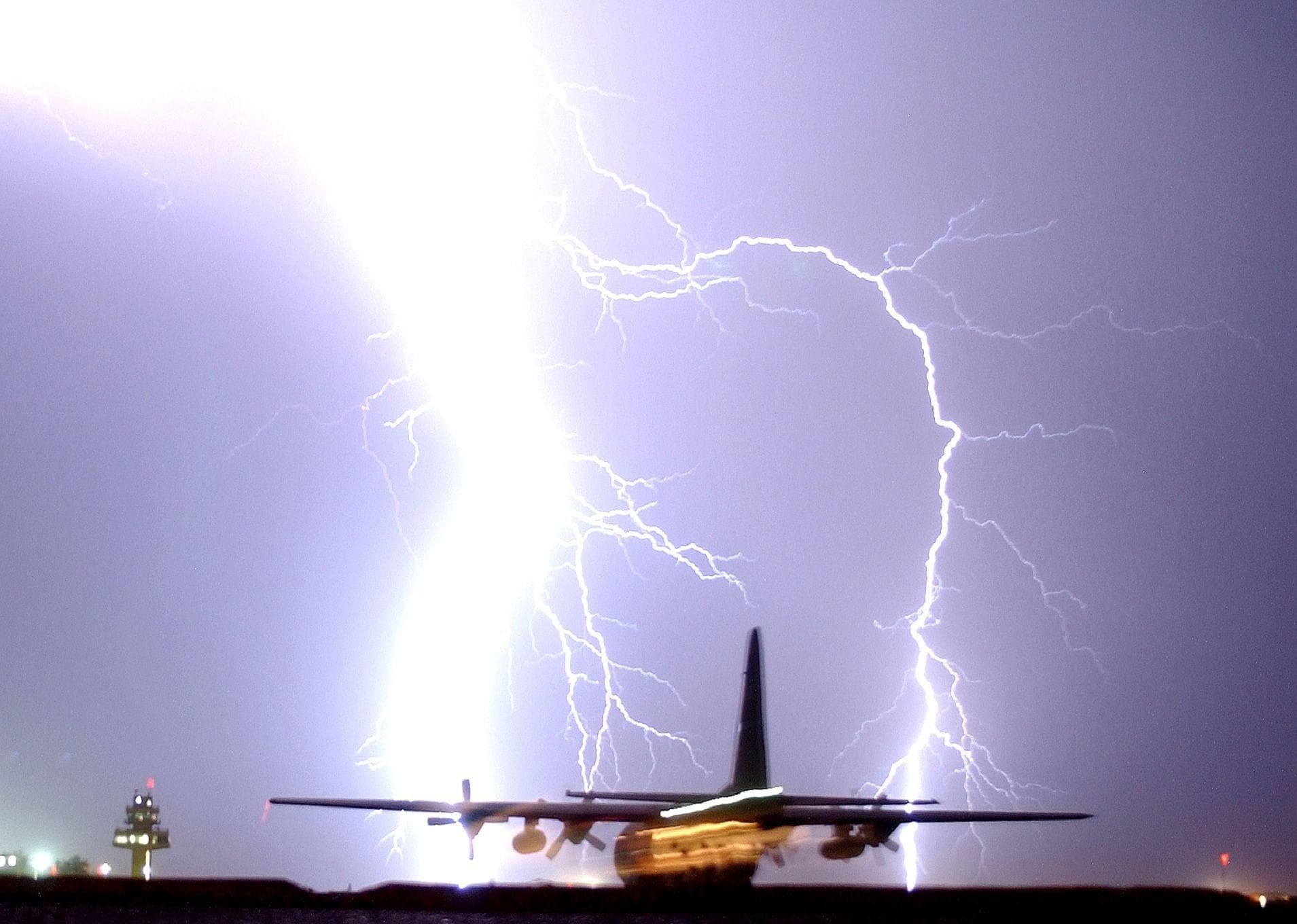 Everything You Need to Know About Airplane Turbulence