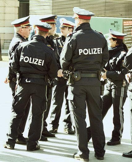 28 Photos of Police Uniforms From Around the World