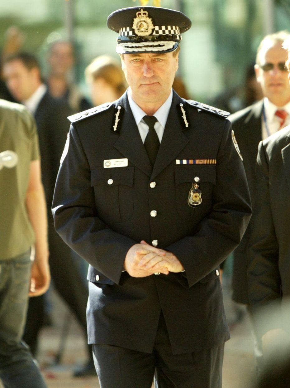 28 Photos of Police Uniforms From Around the World