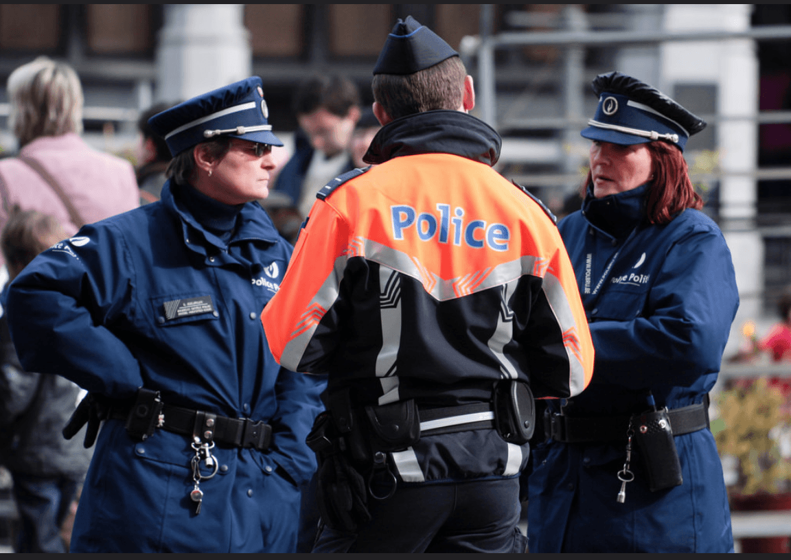 28 Photos of Police Uniforms From Around the World
