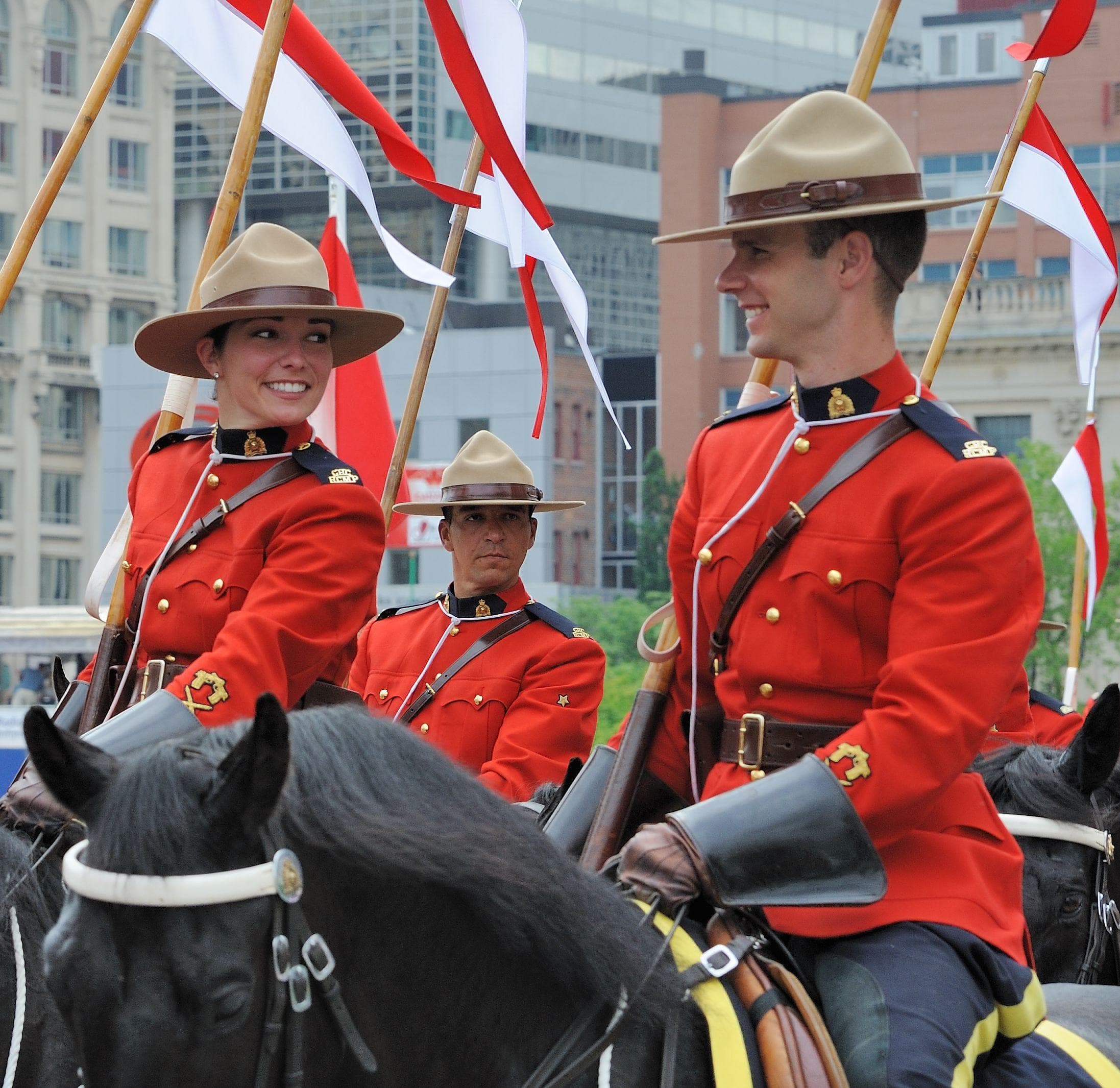 28 Photos of Police Uniforms From Around the World