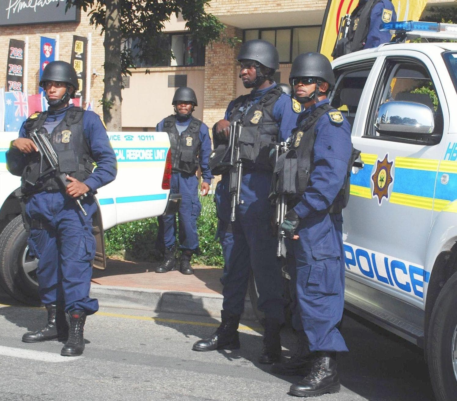 28 Photos of Police Uniforms From Around the World