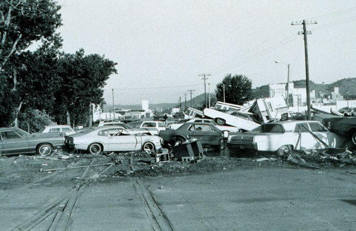 20 Unbelievable Aftermath Photos From the Worst Floods in US History