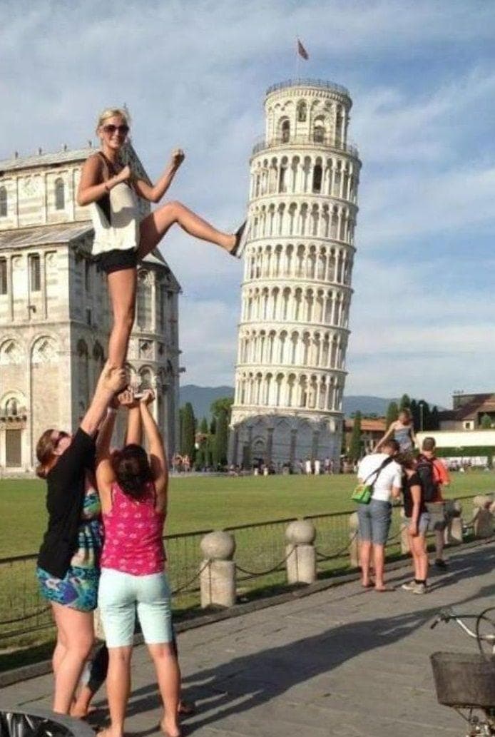 19 Clever Forced Perspective Shots That'll Play Tricks on Your Mind