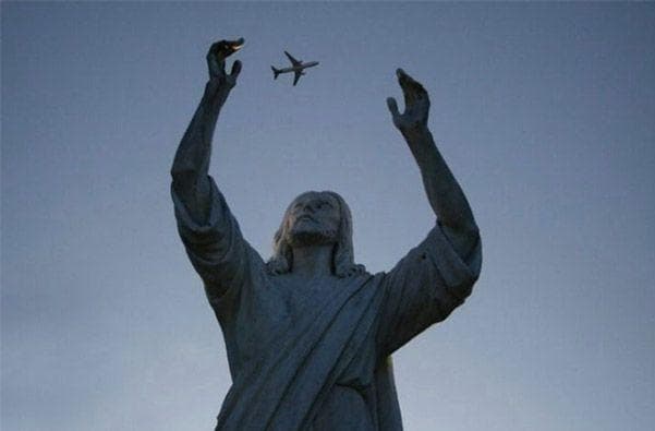 19 Clever Forced Perspective Shots That'll Play Tricks on Your Mind