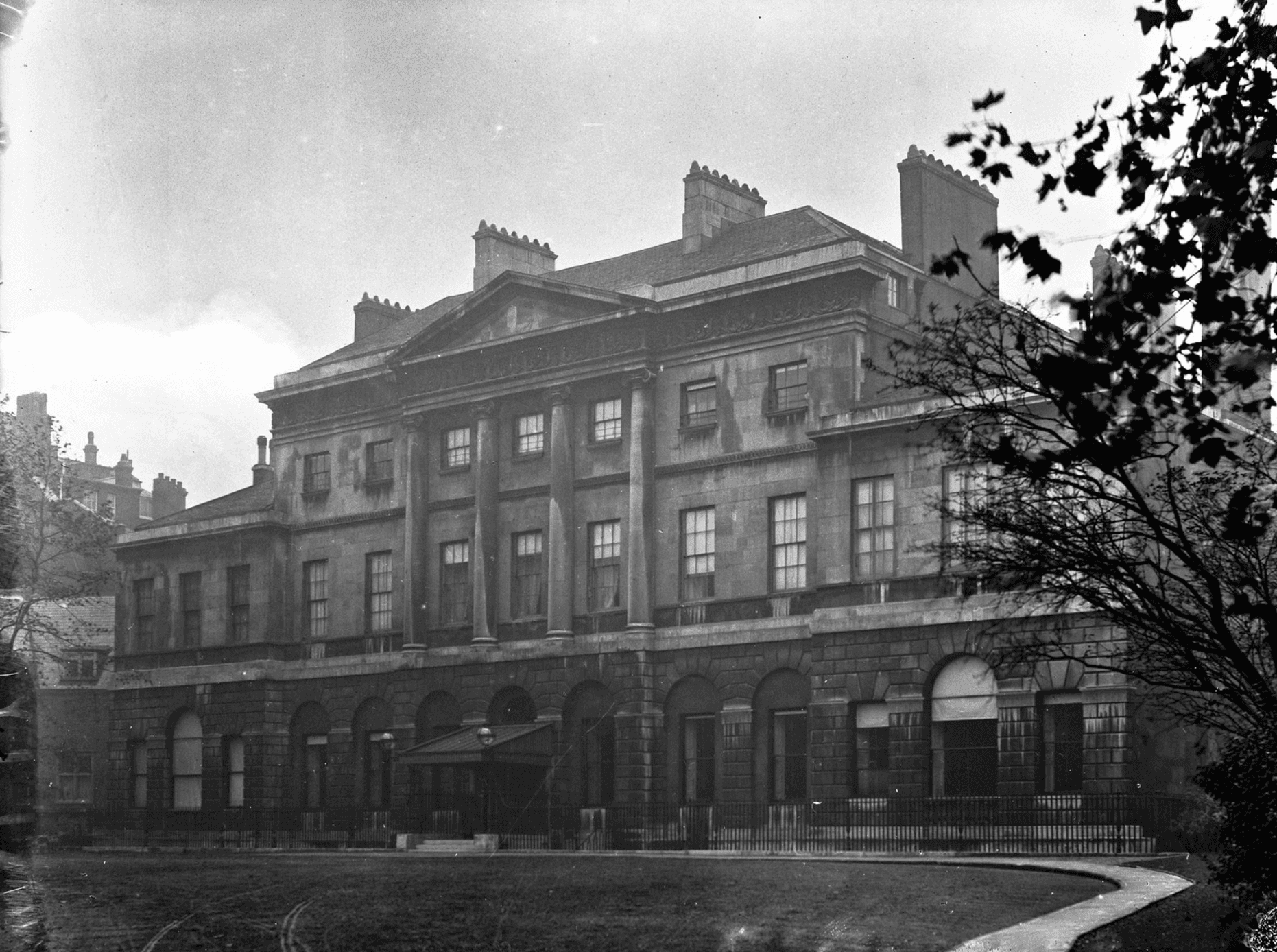 10 Vicious And Violent True Hauntings Throughout History