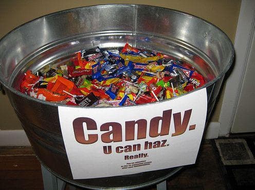 17 Funny Trick-or-Treat Signs Spotted on Halloween Night
