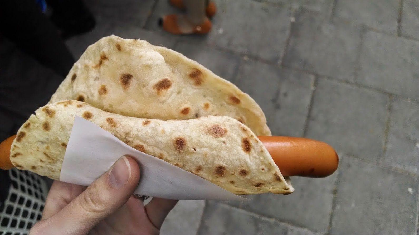 27 Mouth-Watering Pictures of Hot Dogs From Around the World