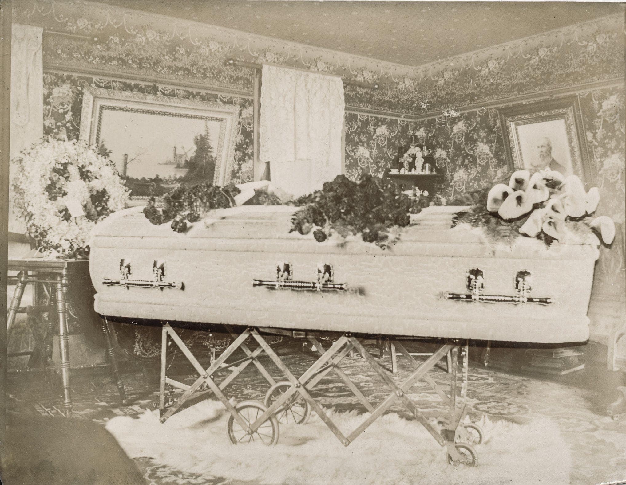14 Extremely Bizarre Victorian Mourning Rituals For the Dead