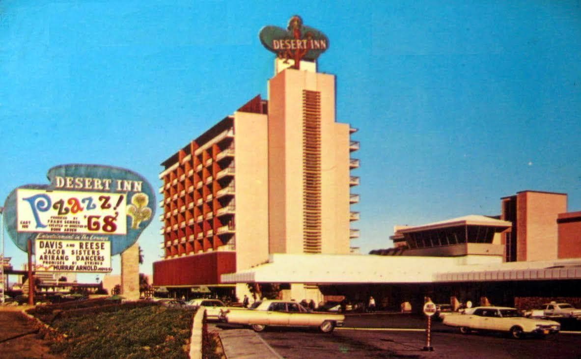 15 Gross and Shocking Facts About Howard Hughes's Many Obsessions