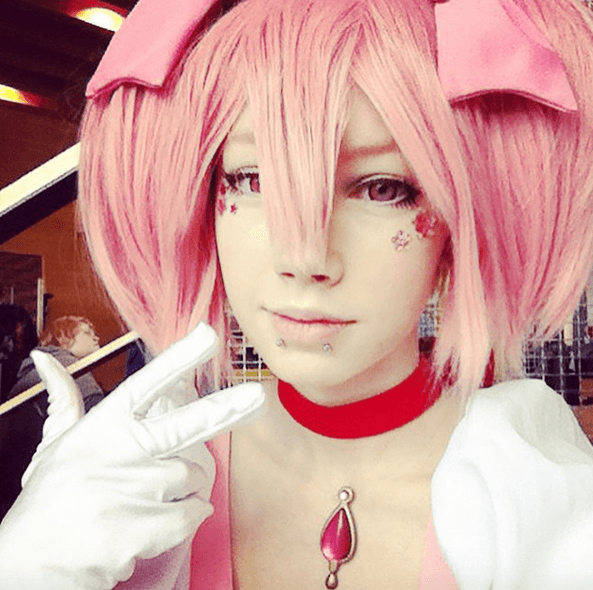 15 Amazing Crossplays of Men in Girls Costumes