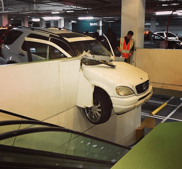 28 Infuriating Photos of Truly Terrible Parking Jobs
