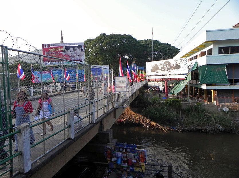 26 Striking Photos of Dangerous & Contested Borders Around the World