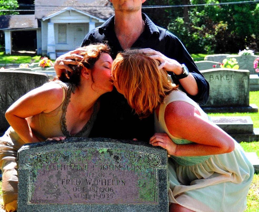 15 Hilariously Inappropriate Photos of People Posing With Graves