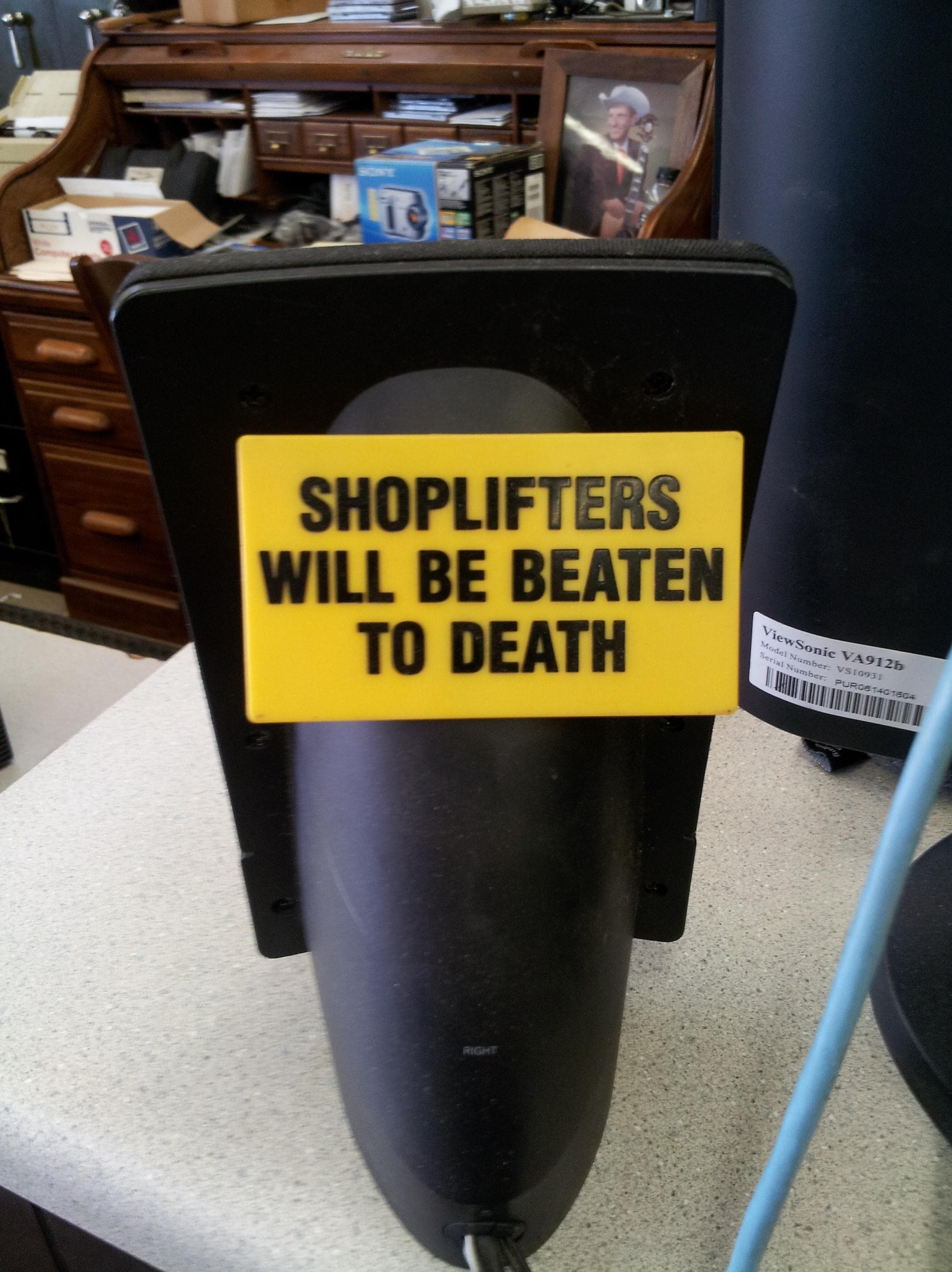 25 Hilarious Pawn Shop Signs That Are Actually Really Clever