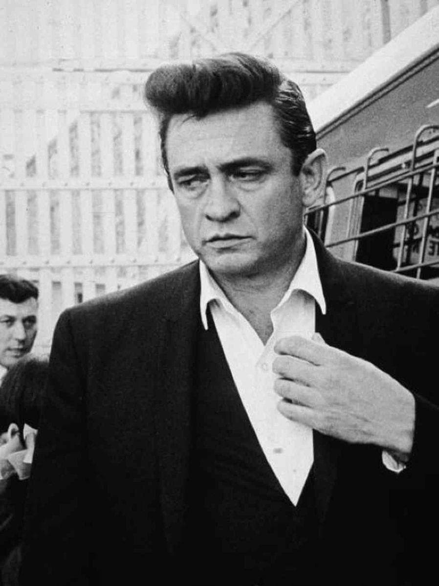 19 Amazing Johnny Cash Stories That Are 100% True