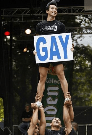 28 Hilarious Pictures of Male Cheerleaders