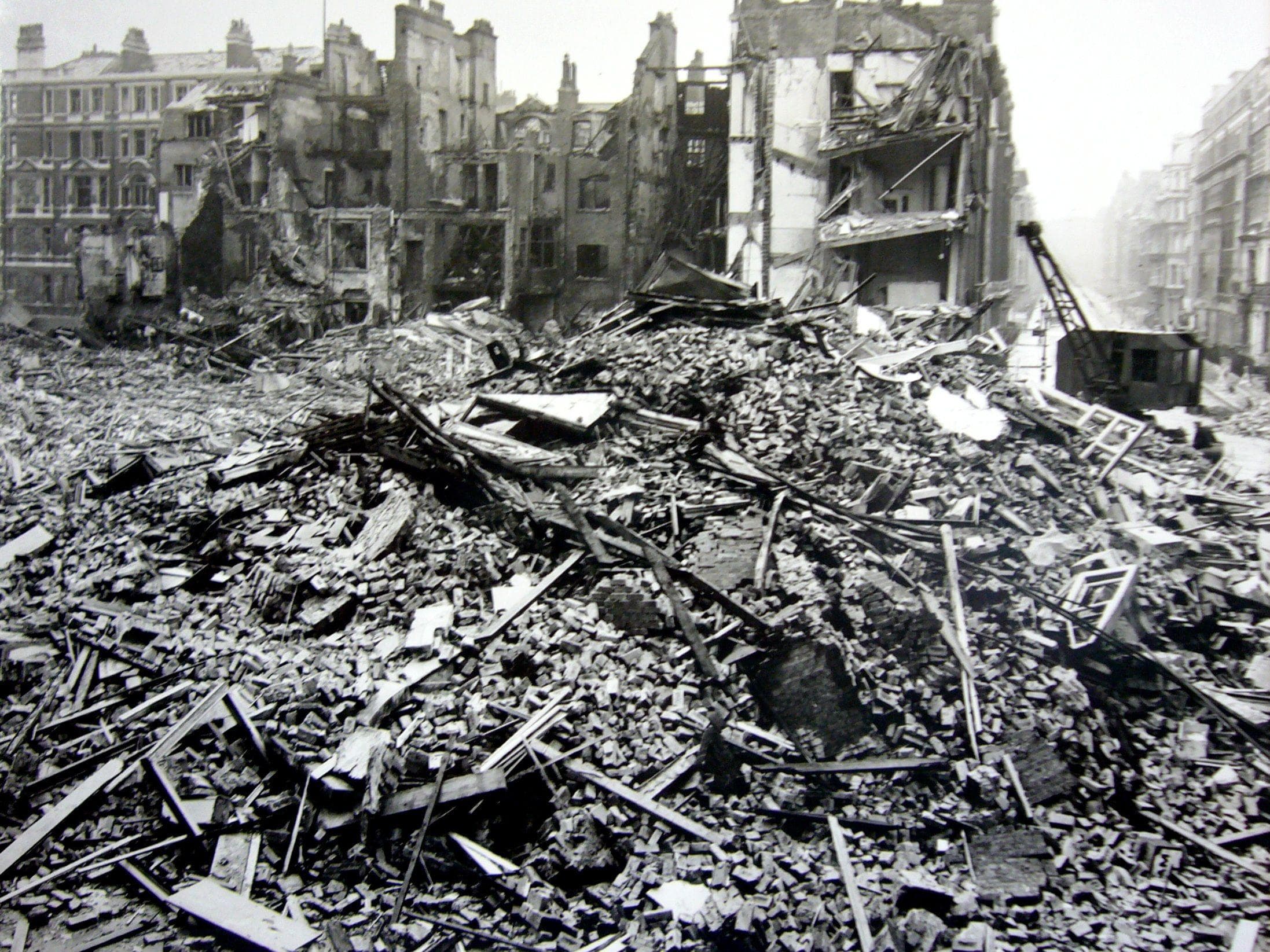 19 Shocking Pictures That Show How Weird Life Was During The Blitz