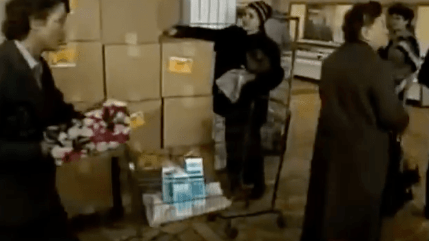 24 Historical Photos Of the Soviet Union's Fall