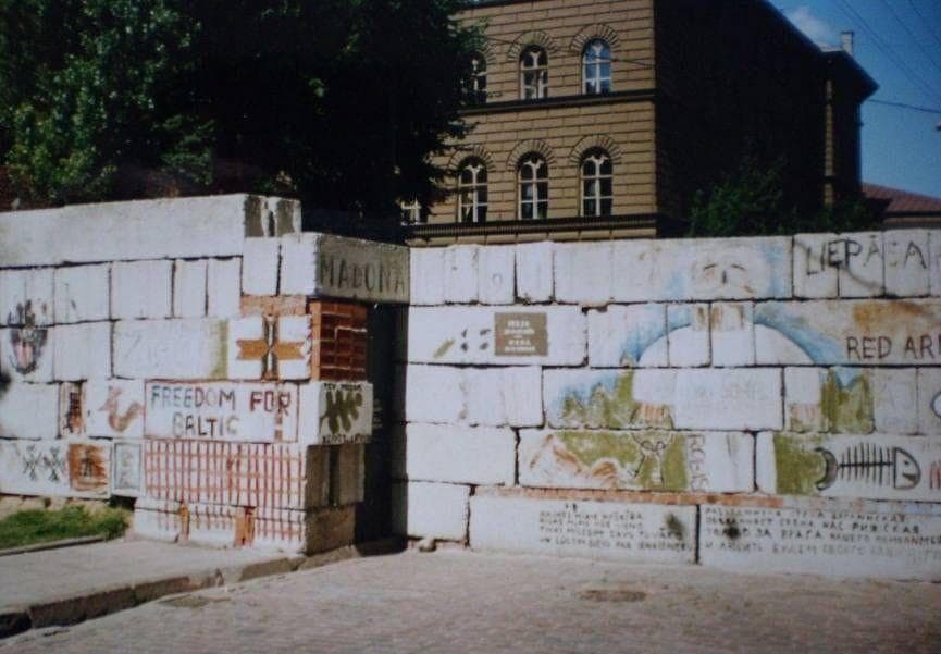 24 Historical Photos Of the Soviet Union's Fall