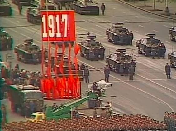 24 Historical Photos Of the Soviet Union's Fall