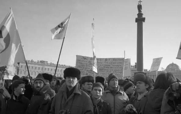 24 Historical Photos Of the Soviet Union's Fall