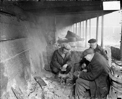 16 Historic Pictures Of American Hobos Riding the Rails