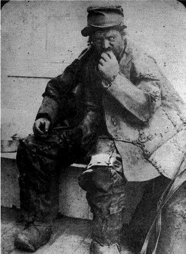 16 Historic Pictures Of American Hobos Riding the Rails