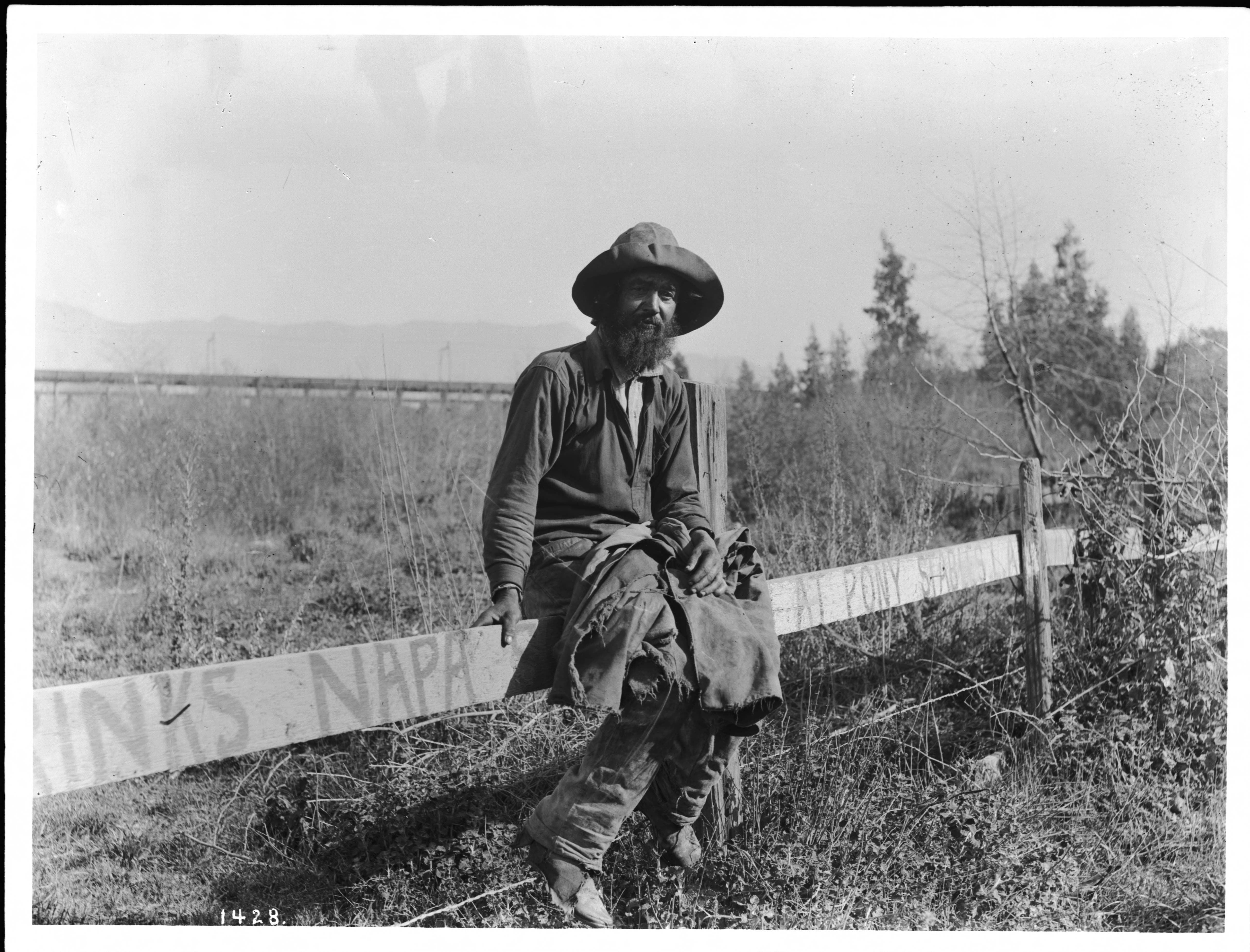 16 Historic Pictures Of American Hobos Riding the Rails
