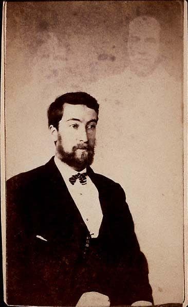 17 Creepy Examples of Victorian Spirit Photography