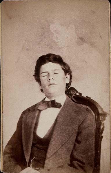 17 Creepy Examples of Victorian Spirit Photography