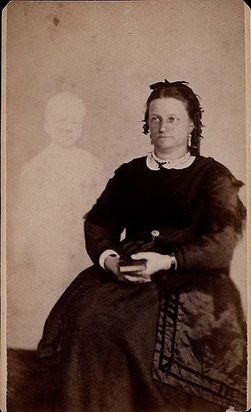 17 Creepy Examples of Victorian Spirit Photography