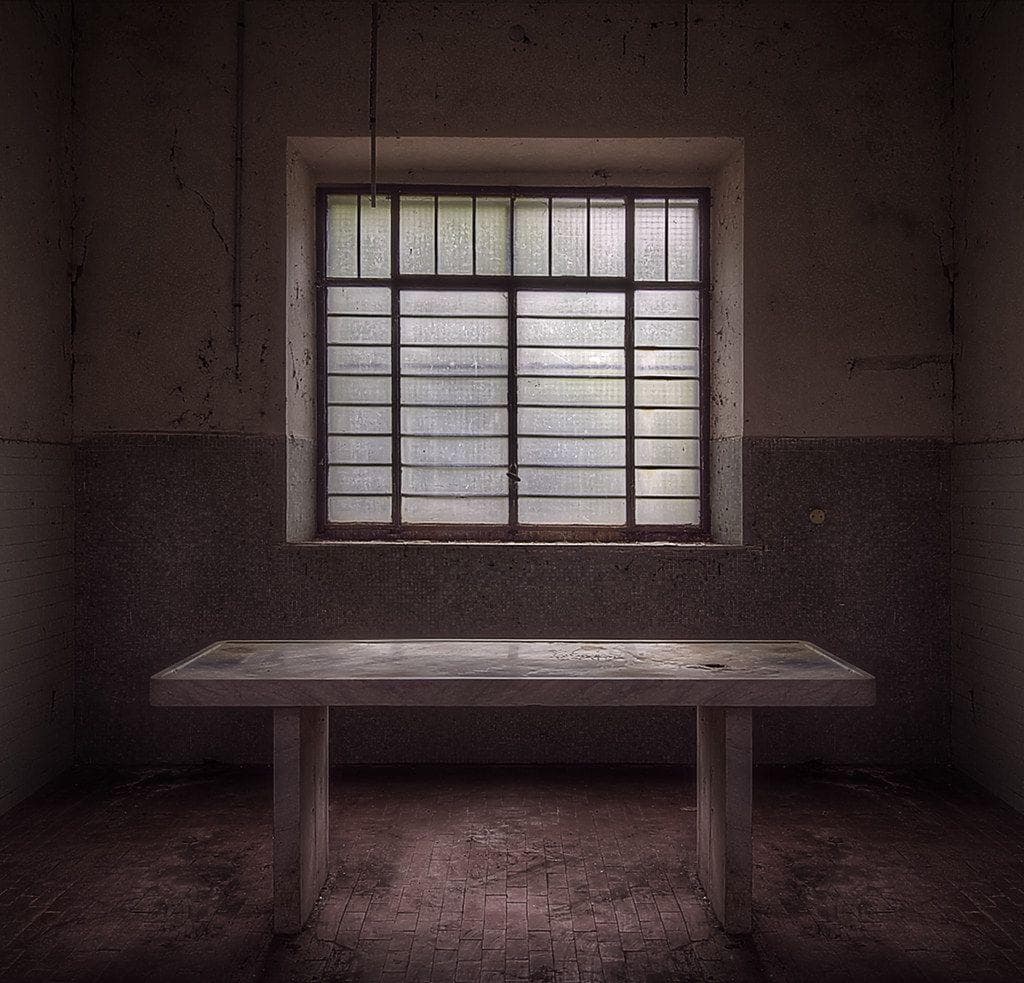 16 Horrifying Stories of People Who Woke Up In A Morgue