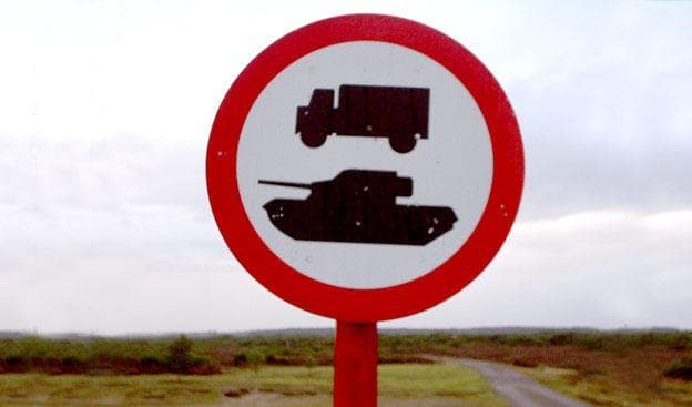 24 Foreign Road Signs That Make Absolutely No Sense