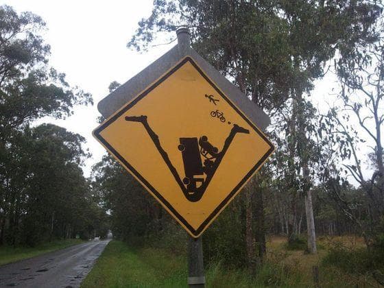 24 Foreign Road Signs That Make Absolutely No Sense