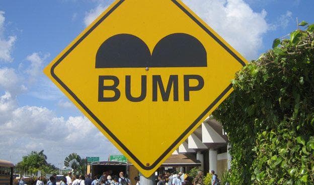 24 Foreign Road Signs That Make Absolutely No Sense