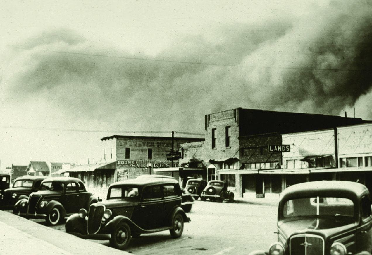 23 Powerful Dust Bowl Photos That Put Things Into Perspective